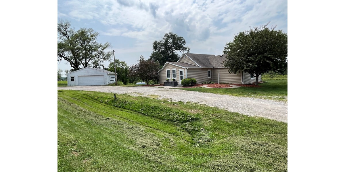 Iowa Acreage with Attractive Home & Buildings