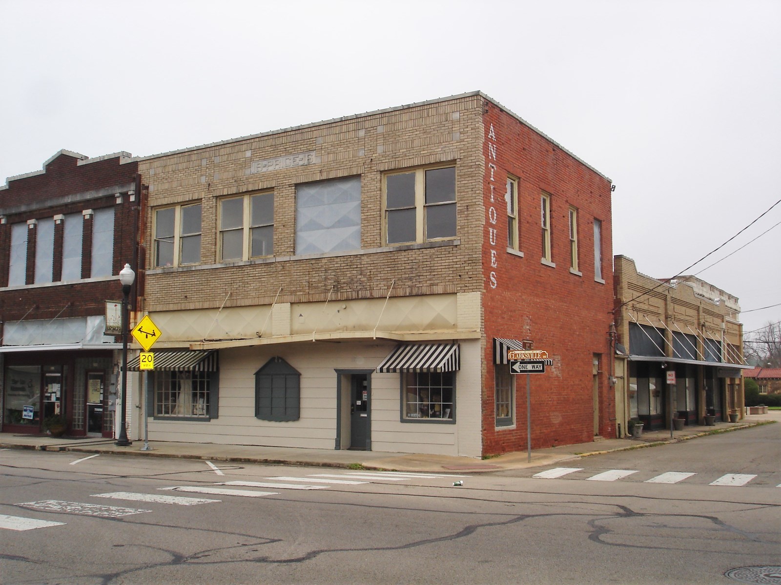 COMMERCIAL BUILDING FOR SALE HISTORIC DOWNTOWN PARIS TEXAS